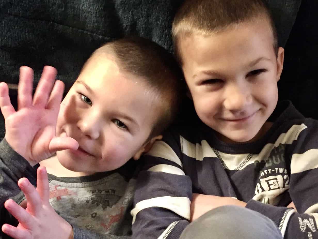 7 Tips to Encourage Good Sibling Relationships - Dinkum Tribe