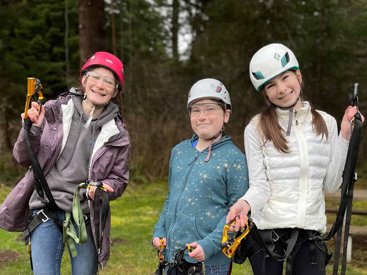 7 Tips to Encourage Good Sibling Relationships - Dinkum Tribe