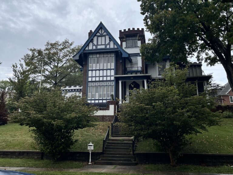 Haunted Houses in Atchison, Kansas: Guide to Ghosts - Dinkum Tribe
